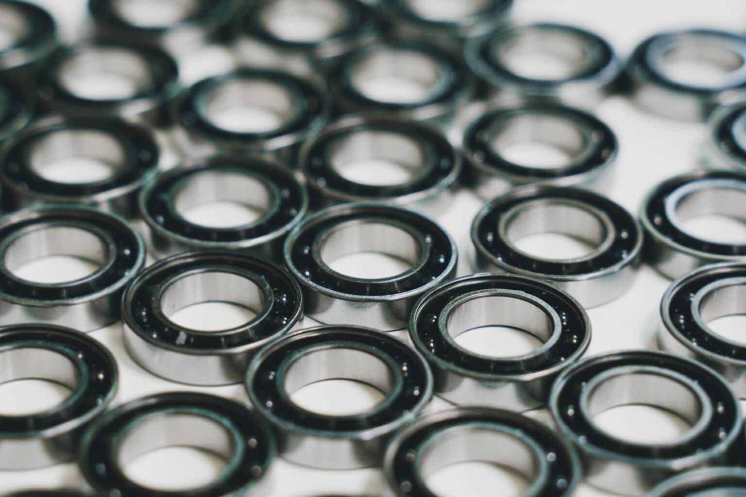 Ceramic Bearings vs Steel Bearings: Complete Comparison | CyclingCeramic
